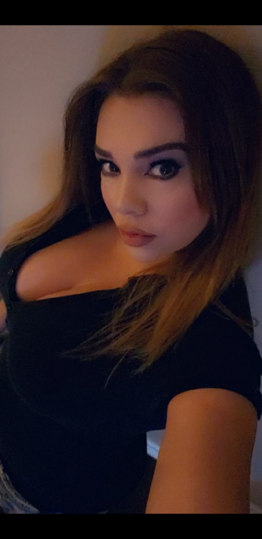 Laura Harris Fabover40